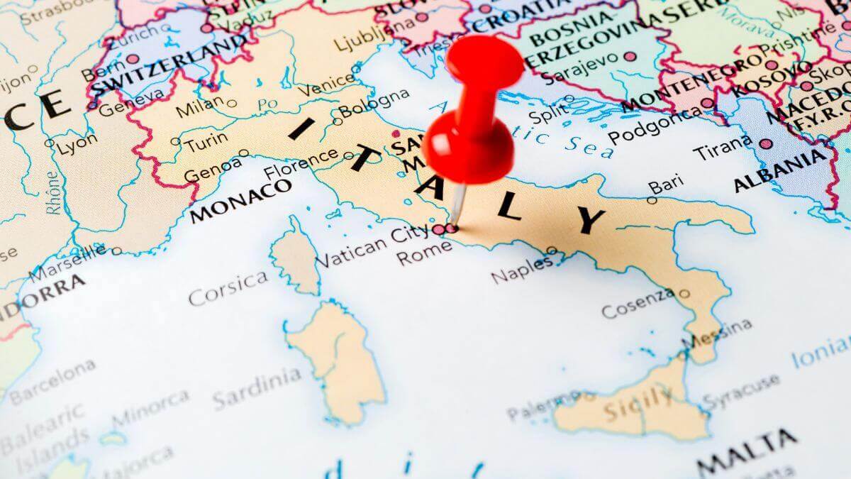 Cartina Italia: le differenze tra quella fisica e quella politica