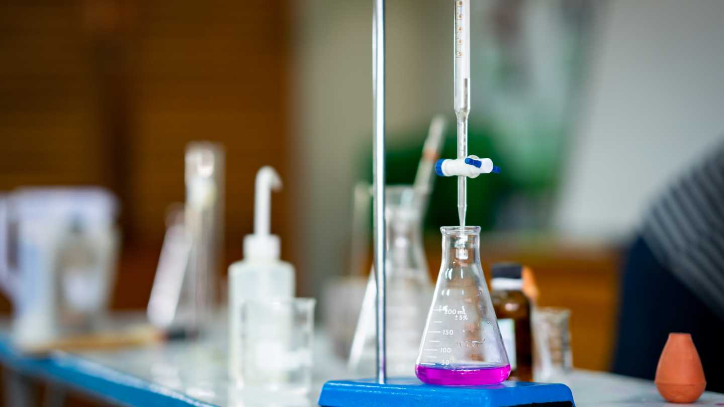 La teoria di Lewis e come ha esteso il concetto acido-base